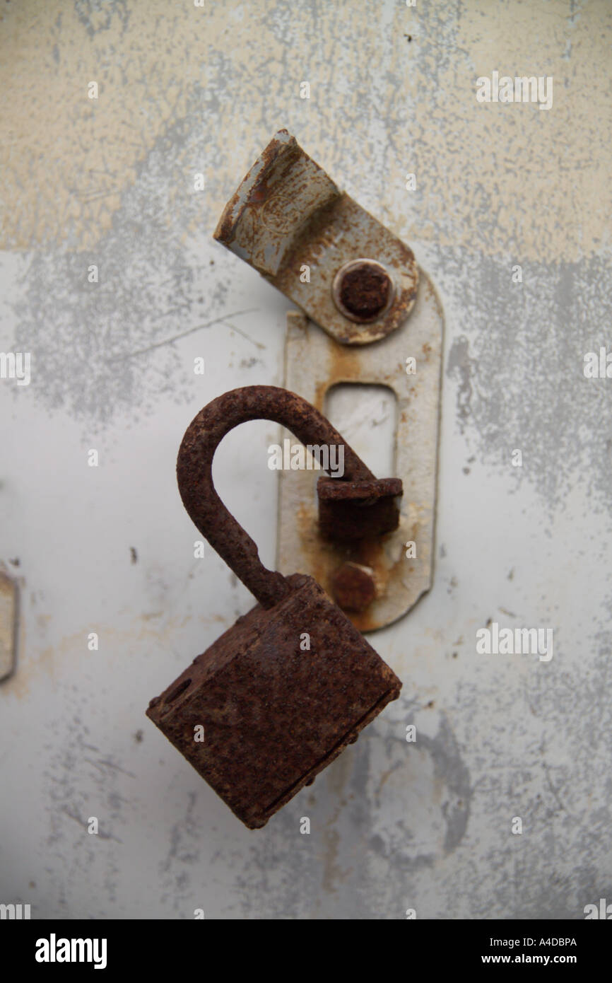 Insecure broken lock hi-res stock photography and images - Alamy