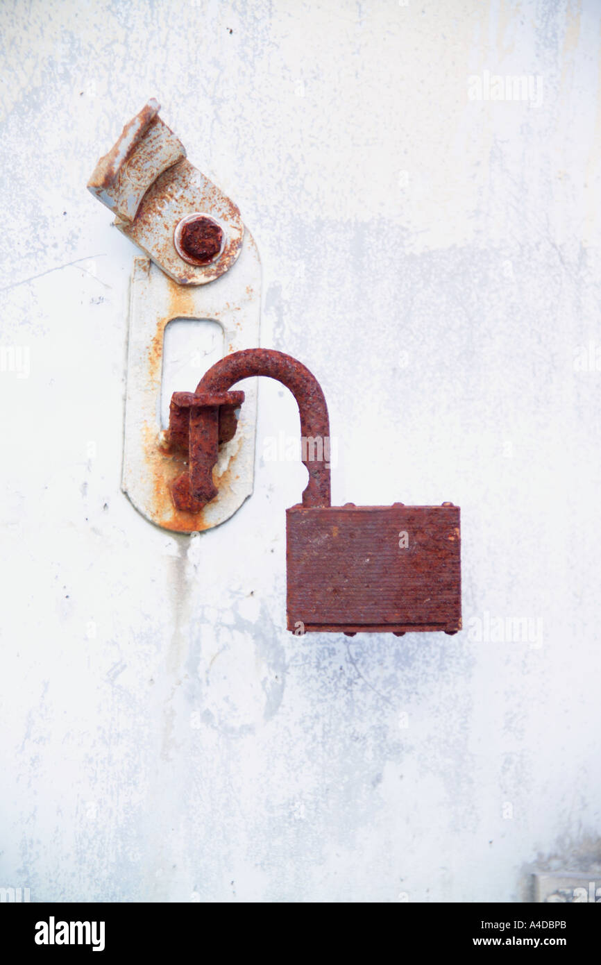 Insecure broken lock hi-res stock photography and images - Alamy