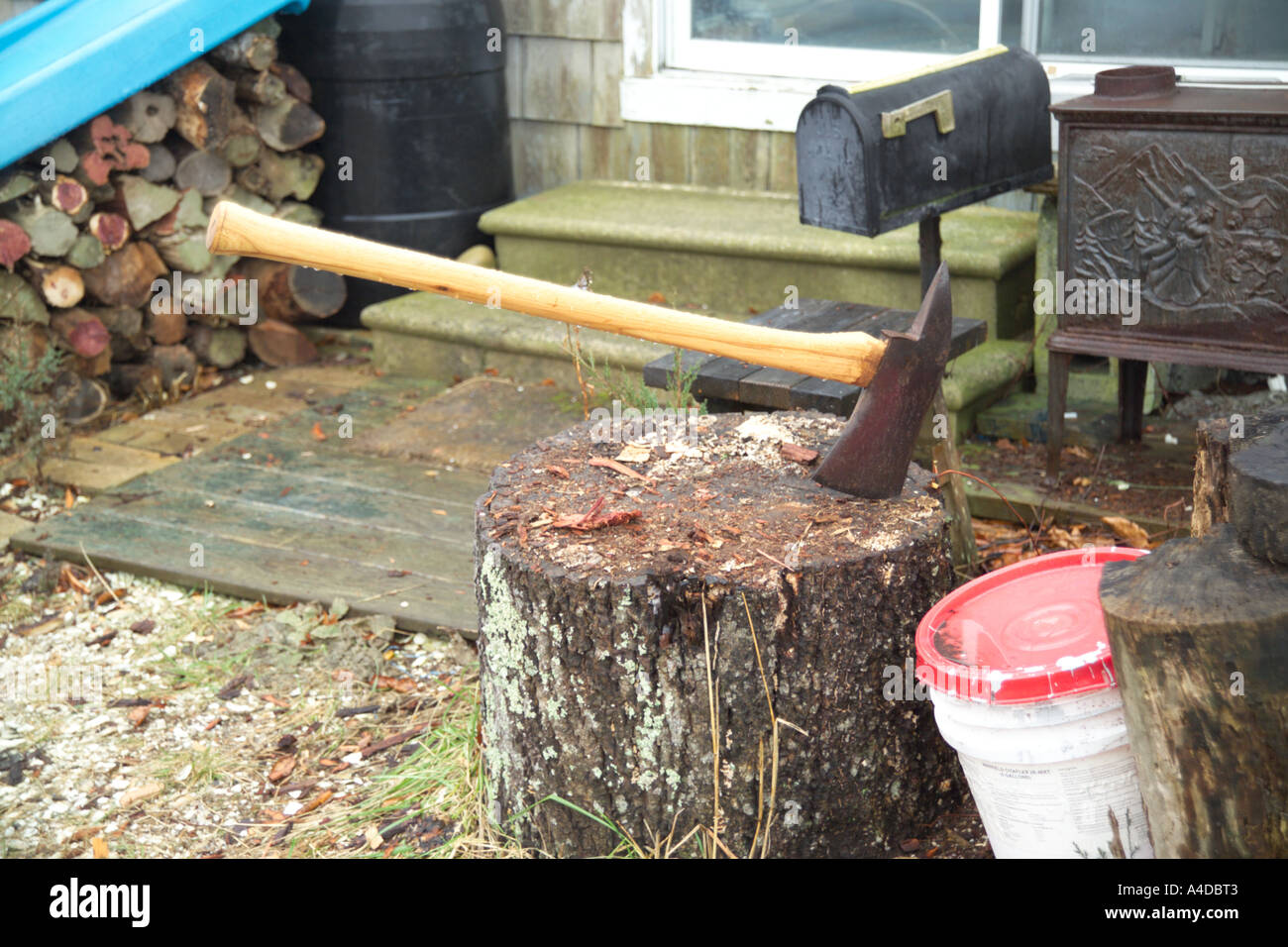 Axe in stump Stock Photo - Alamy