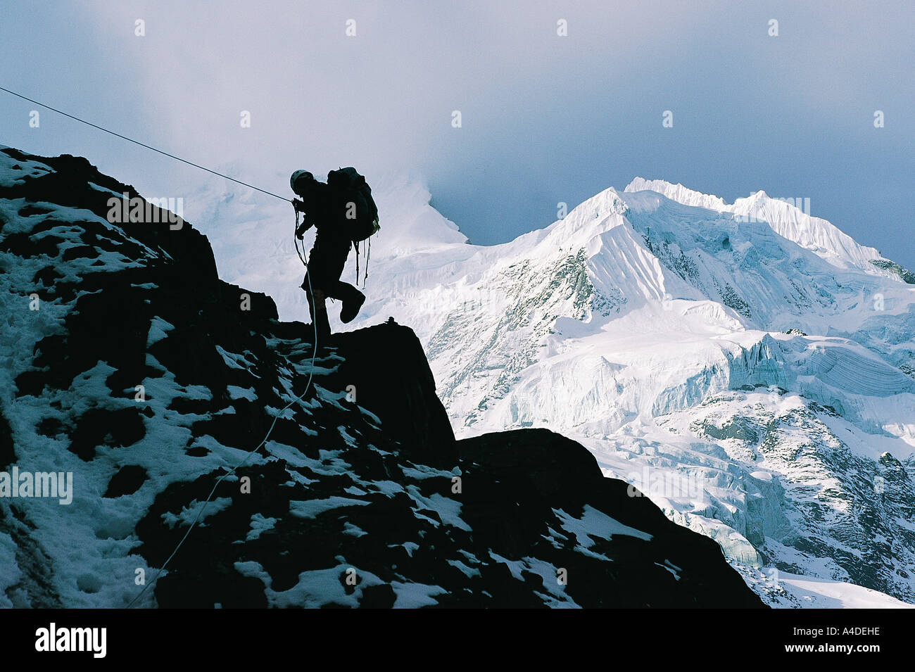 Climber extreme mountaineering photos images hi-res stock photography ...