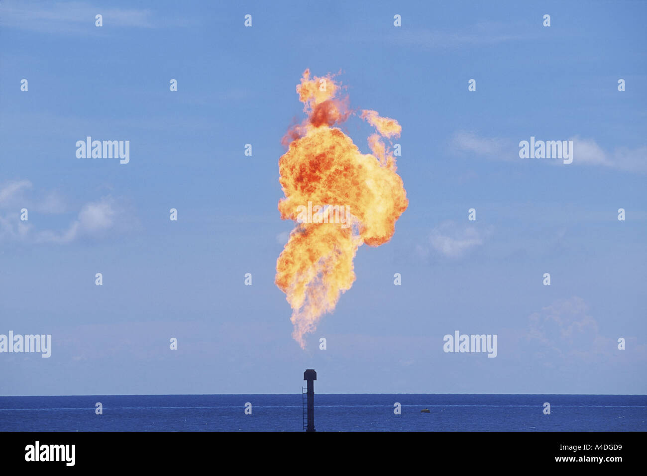 Off sea oil hi-res stock photography and images - Alamy