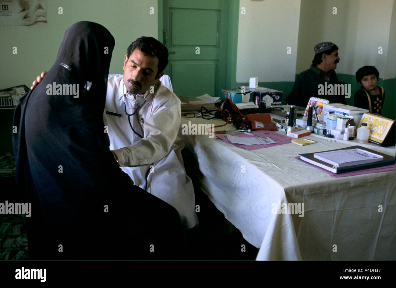 Medical doctor woman hi-res stock photography and images - Alamy