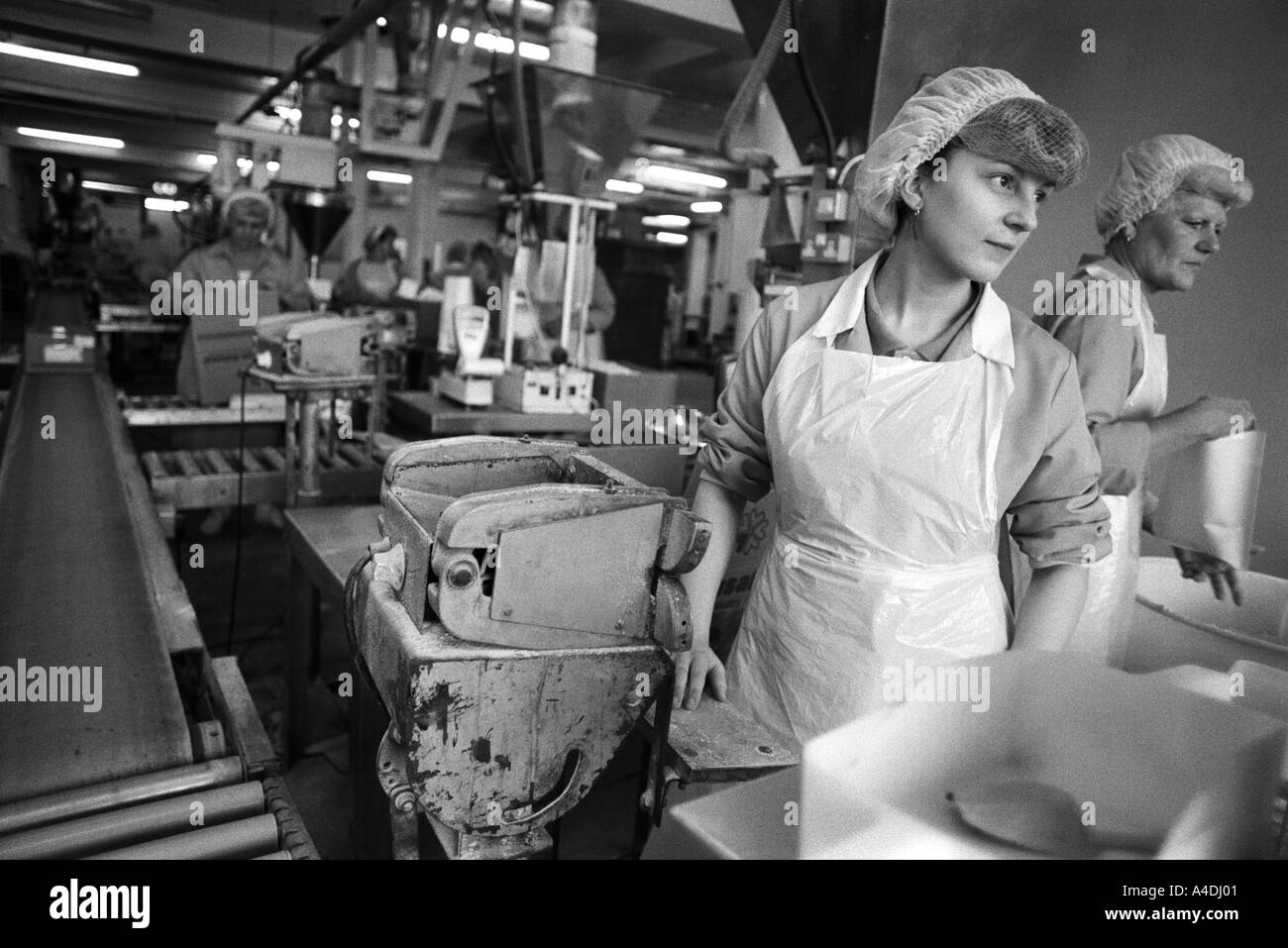 British factory workers hi-res stock photography and images - Alamy