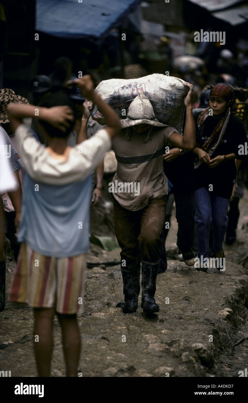Carrying heavy load on his back hi-res stock photography and images - Alamy