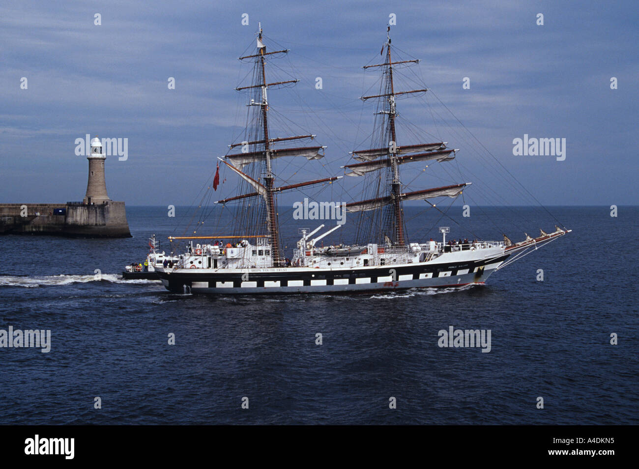 Tynemouth ship river tyne High Resolution Stock Photography and Images ...