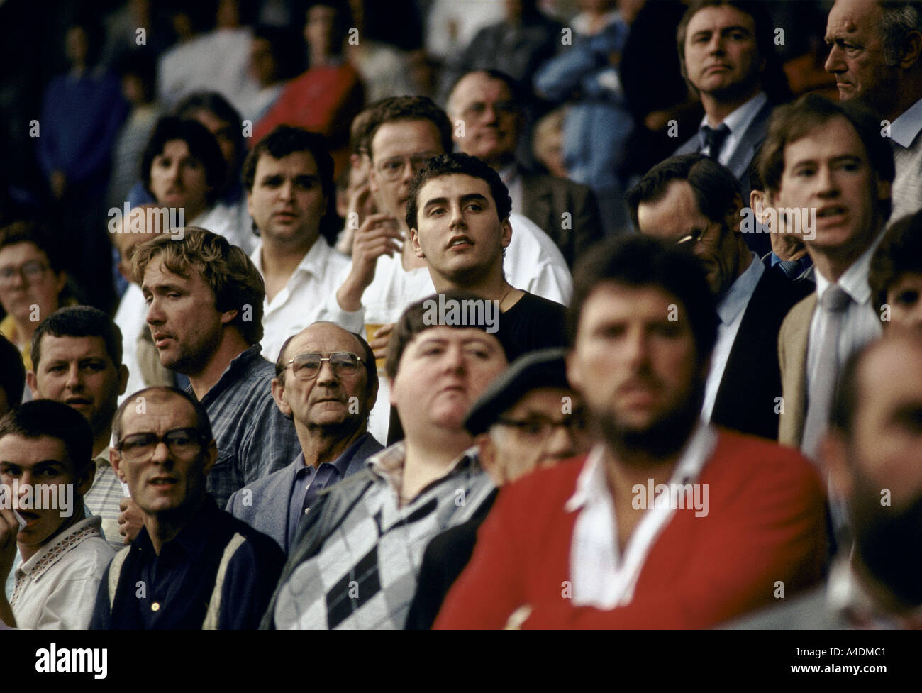 People from audience watching hi-res stock photography and images - Alamy
