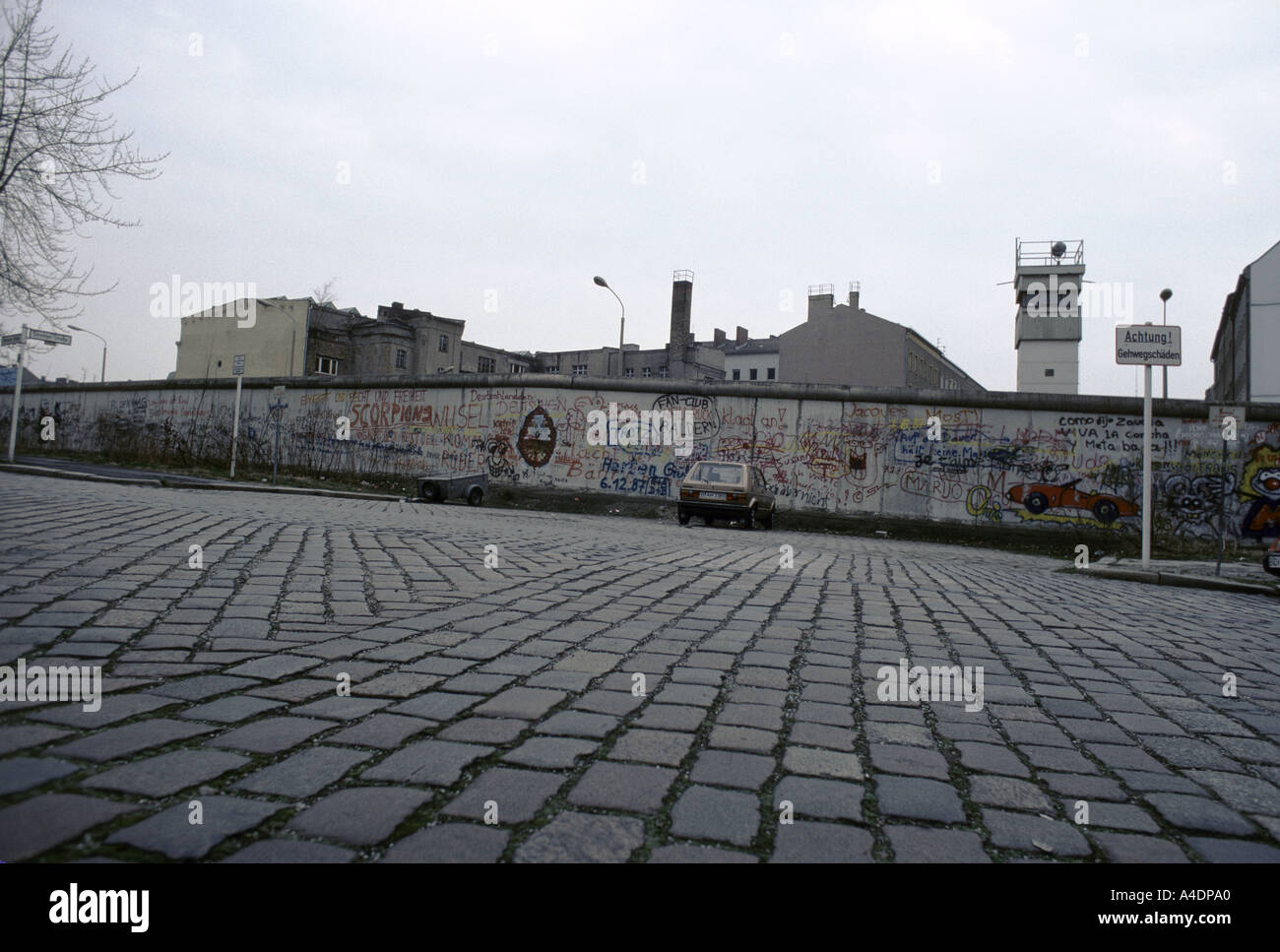 The Berlin wall at Bernauer Strasse, pre-unification, March 1989 Stock ...