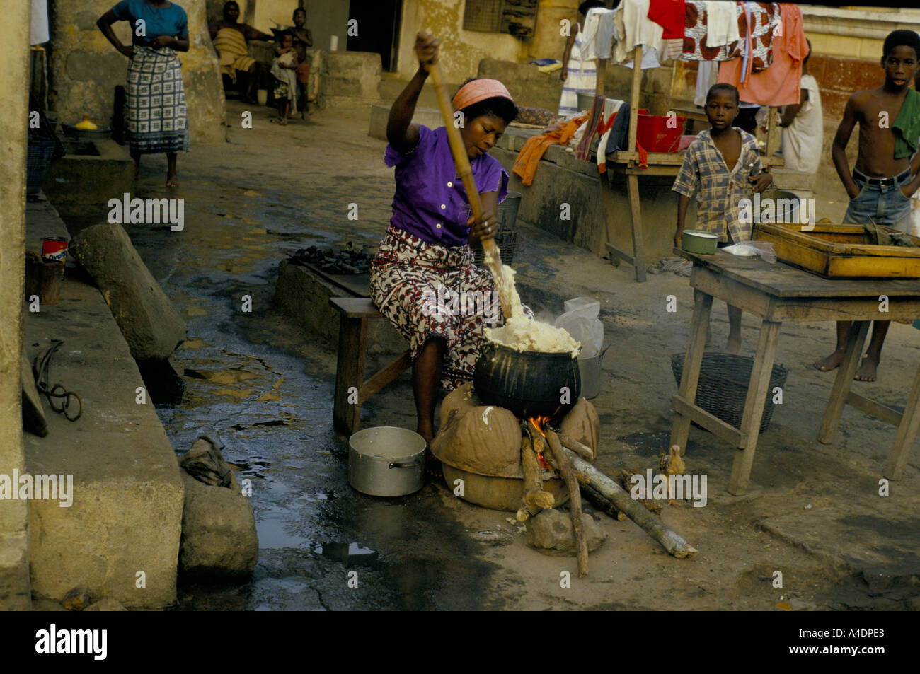 Preparing breakfast in Winneba, Ghana Stock Photo - Alamy