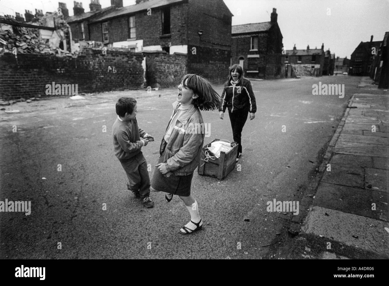Poor children england hi-res stock photography and images - Alamy