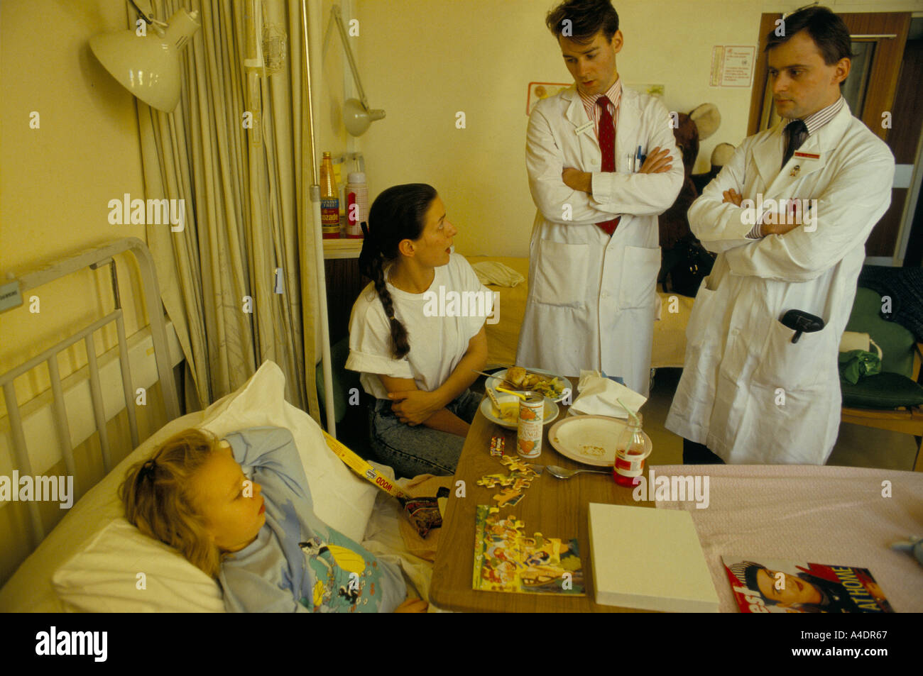 Ward round hospital hi-res stock photography and images - Alamy