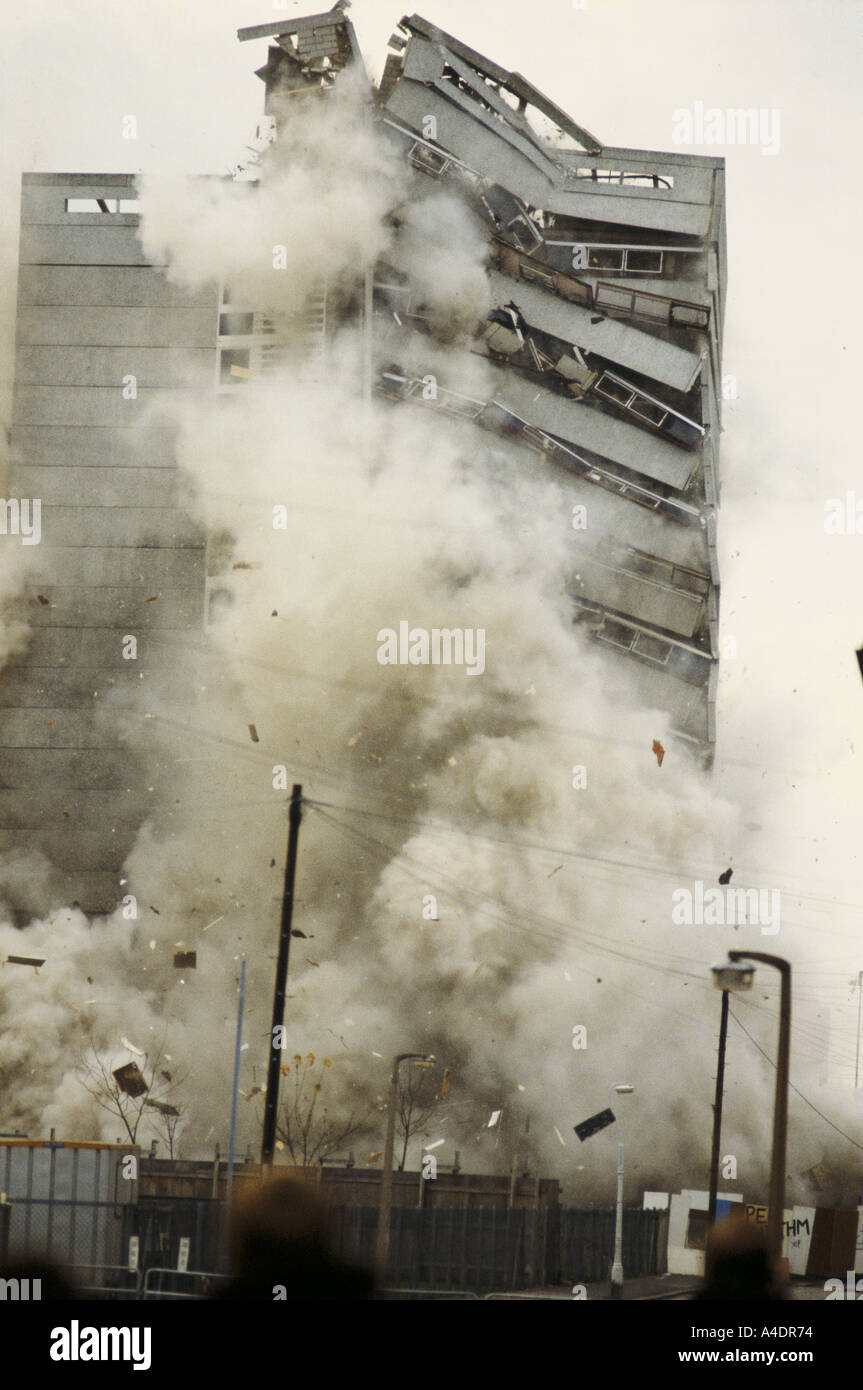 Demolition destruction tower block hi-res stock photography and images ...