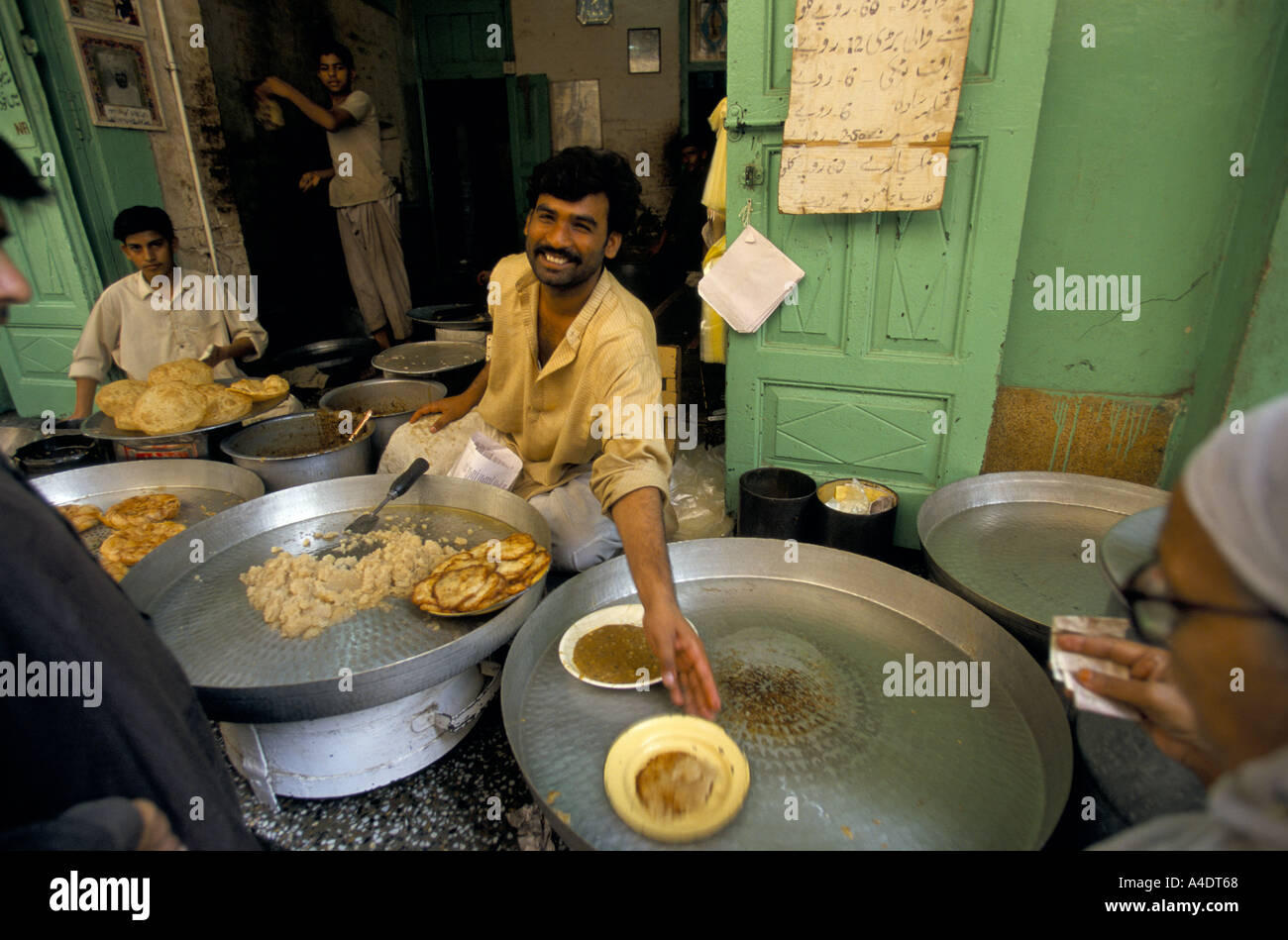 lahore pakistan food stall souk Stock Photo - Alamy