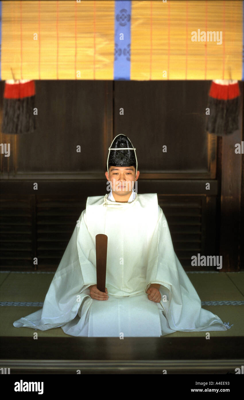 Japan Tokyo Priest at the Meiji jingu Shrine Stock Photo - Alamy