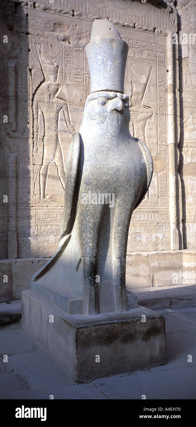 Statue of the god Horus Edfu Egypt Stock Photo - Alamy
