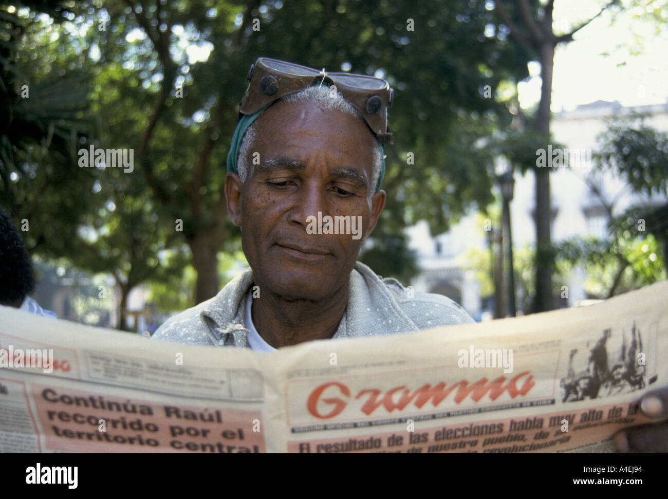 Official newspaper hi-res stock photography and images - Alamy