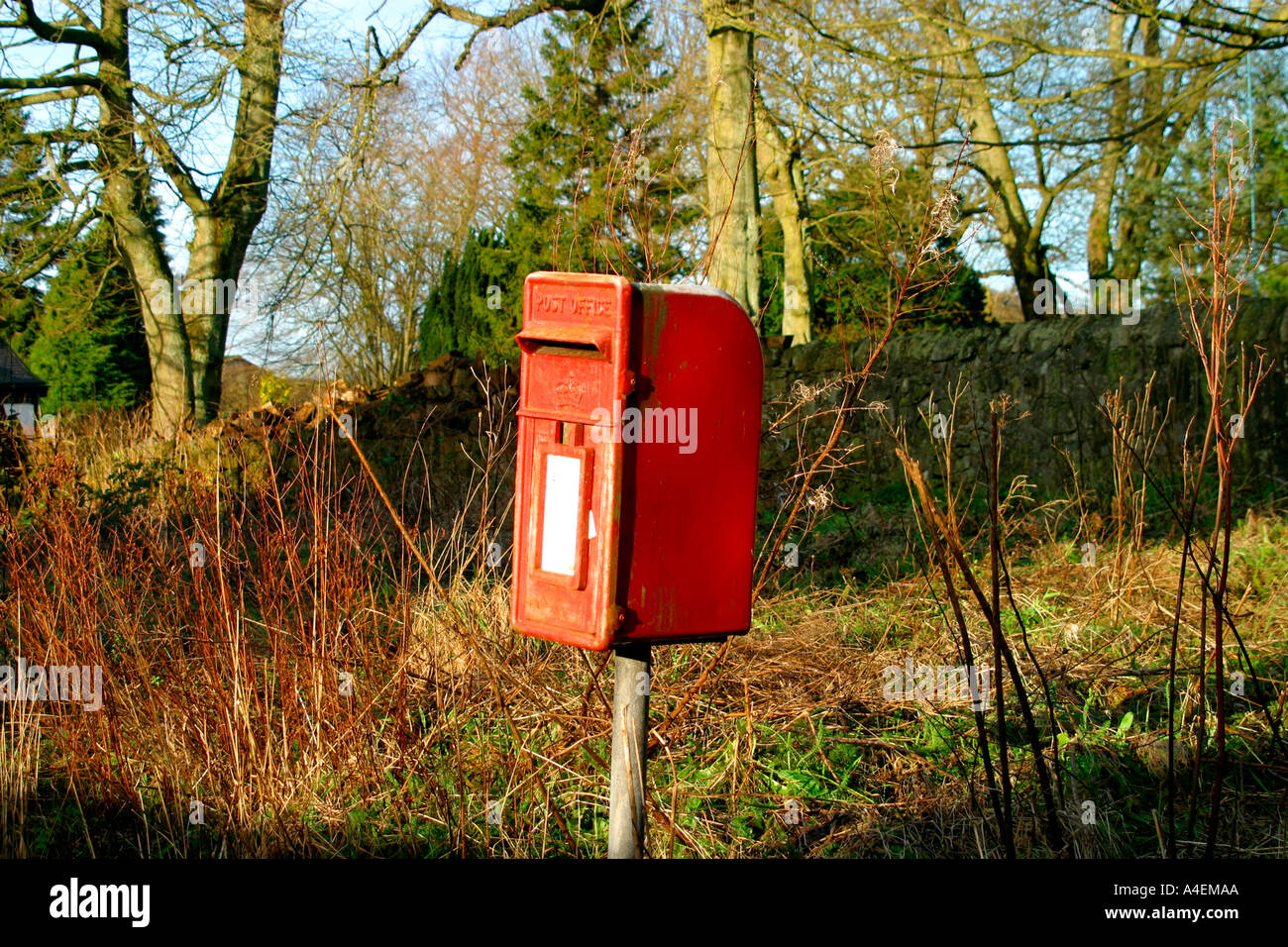Small rural UK post box on pole Stock Photo - Alamy