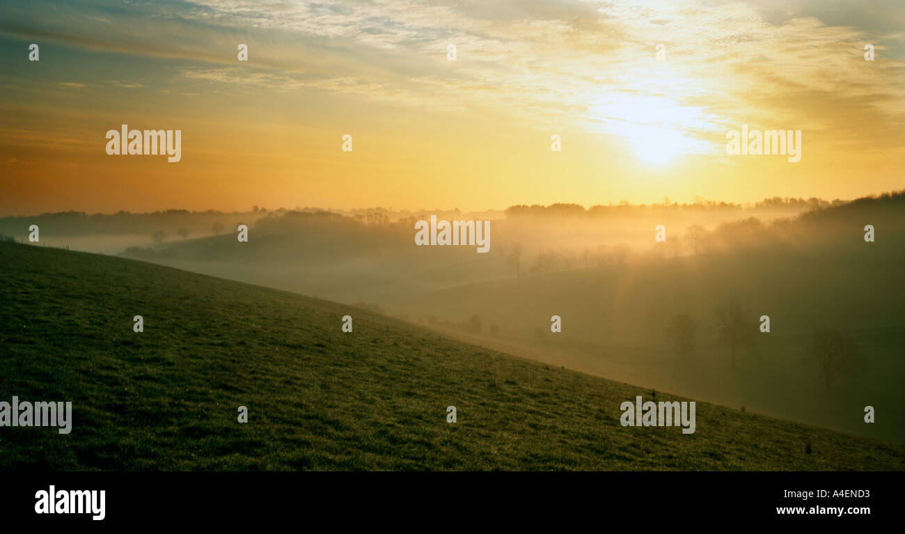 Kent sunrise fields hi-res stock photography and images - Alamy