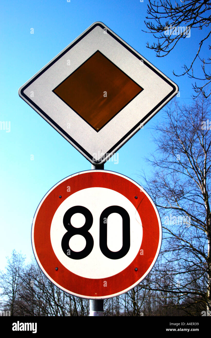 Traffic sign right of way Stock Photo - Alamy