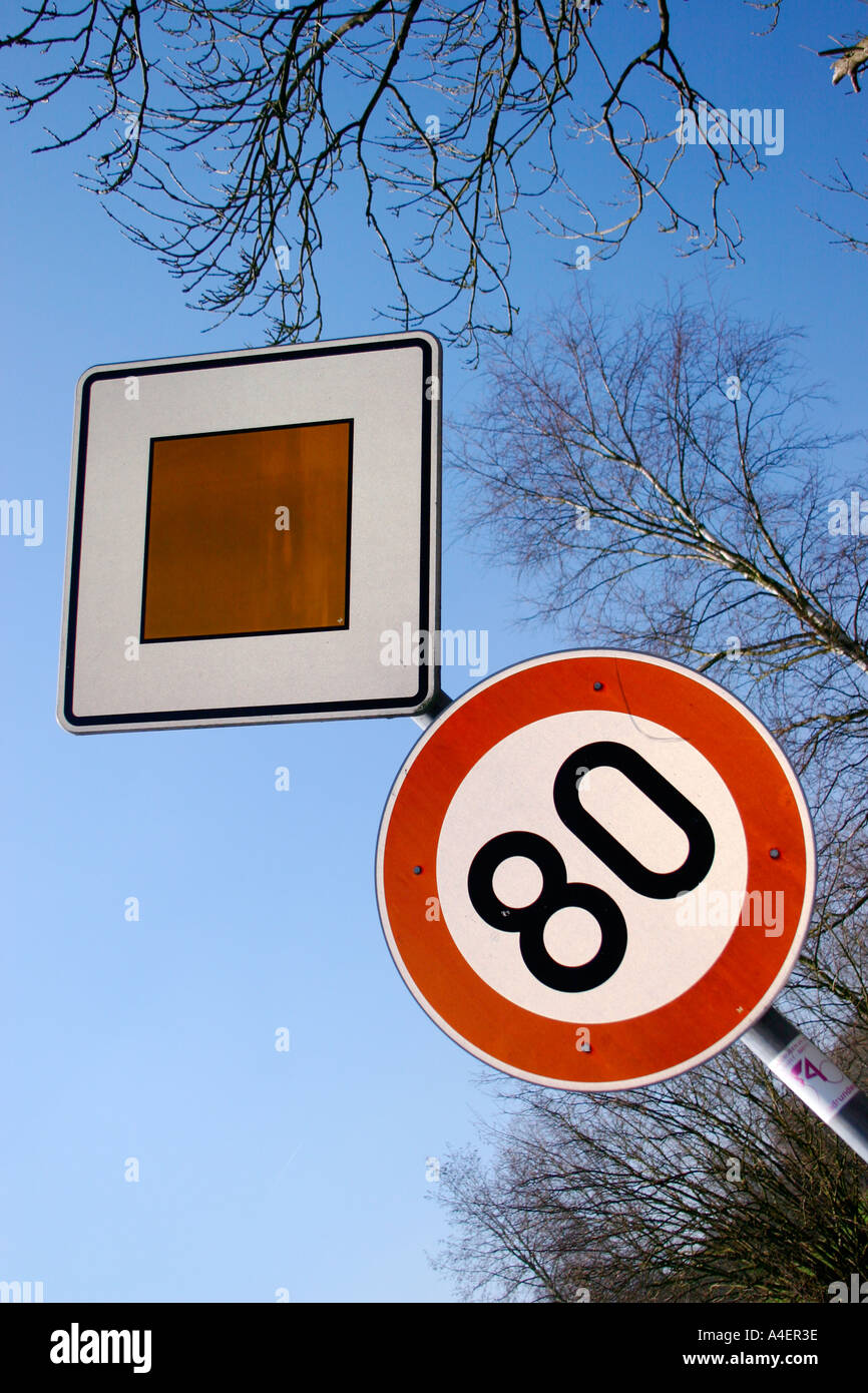 Traffic sign right of way Stock Photo - Alamy