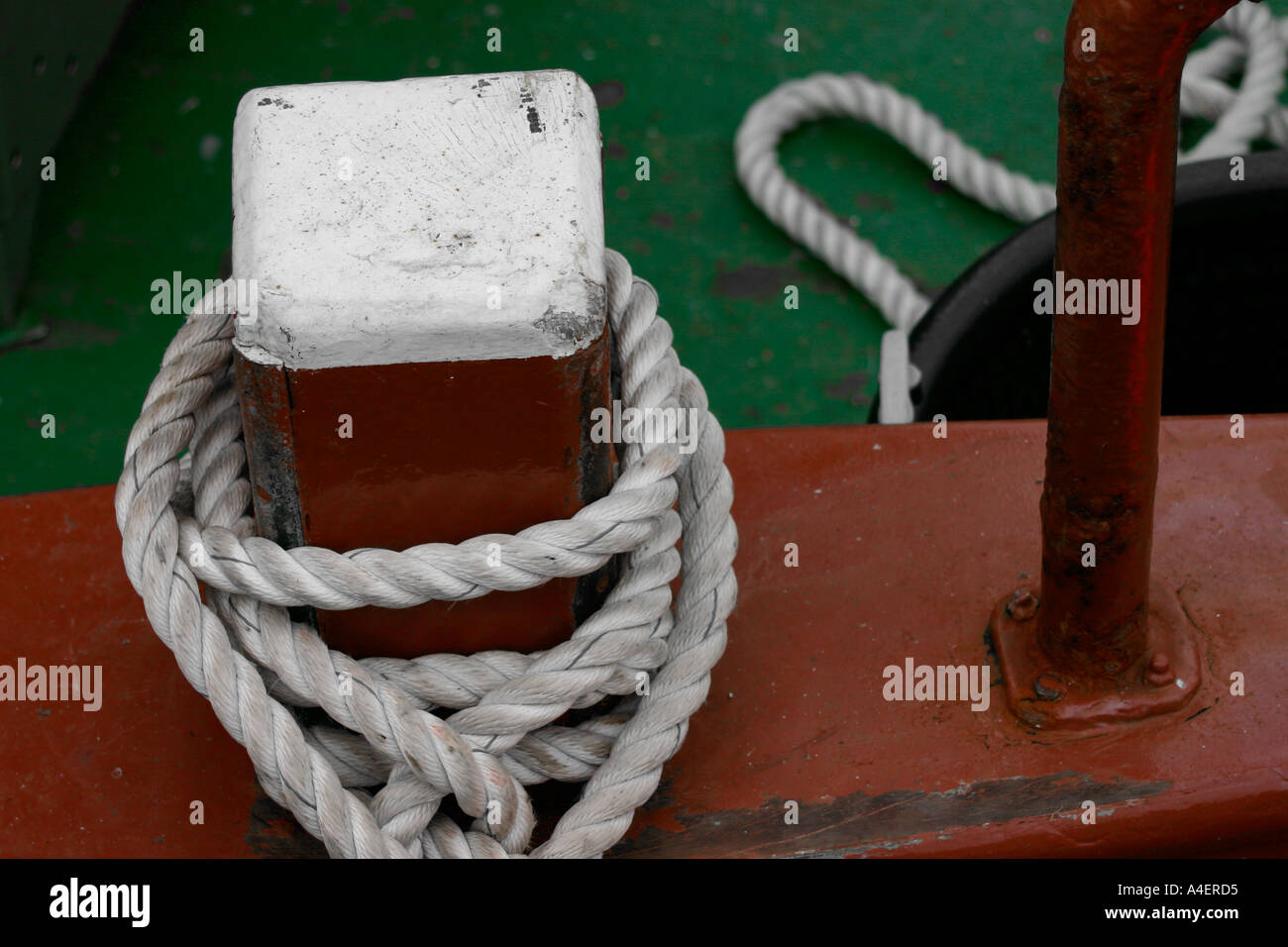 Harbour rope capstan hi-res stock photography and images - Alamy