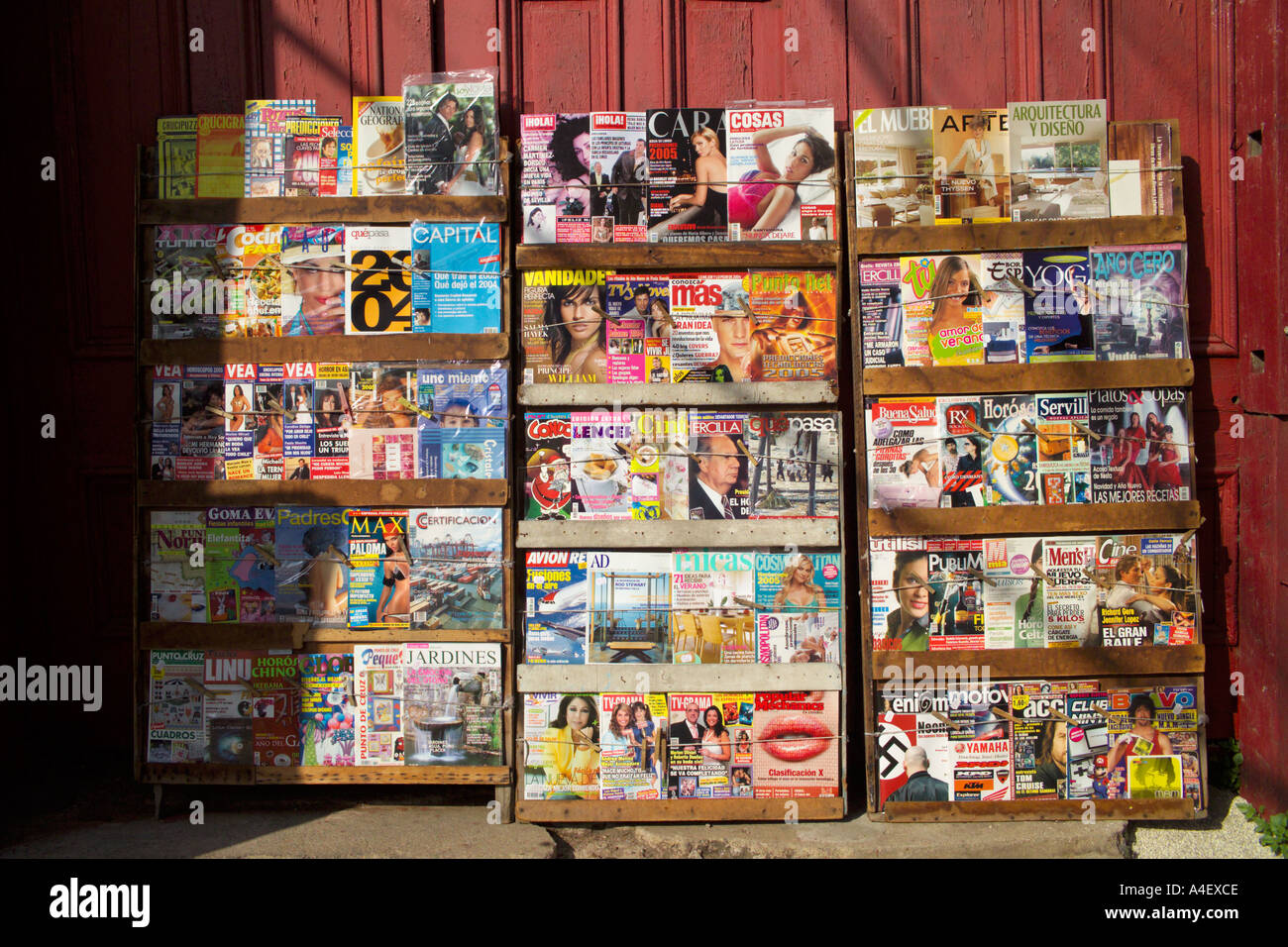 Magazine stand hi-res stock photography and images - Alamy