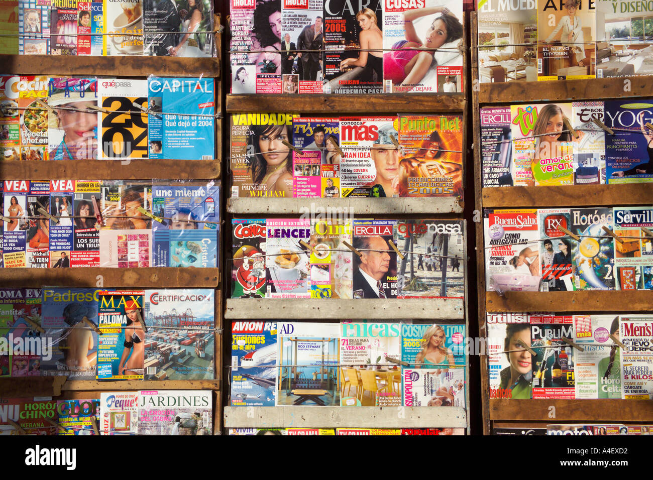 Magazine stand hi-res stock photography and images - Alamy