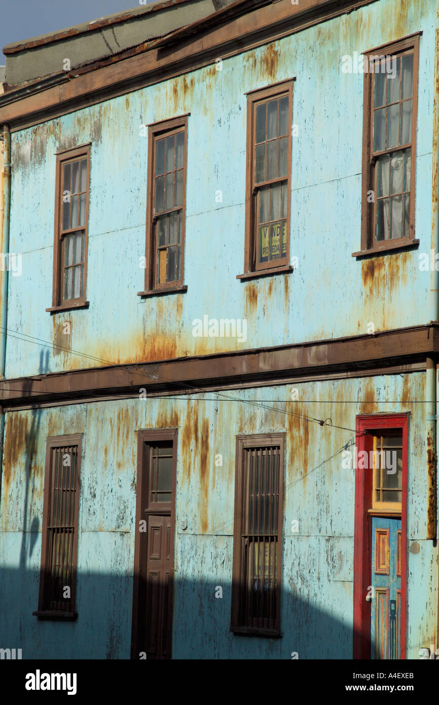 Colourful backstreet houses buildings hi-res stock photography and ...