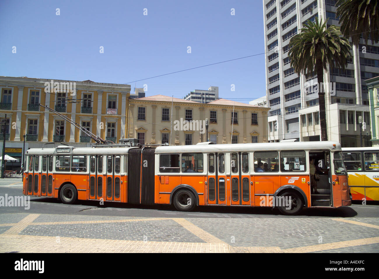 Old trolley bus valparaiso chile hi-res stock photography and images ...