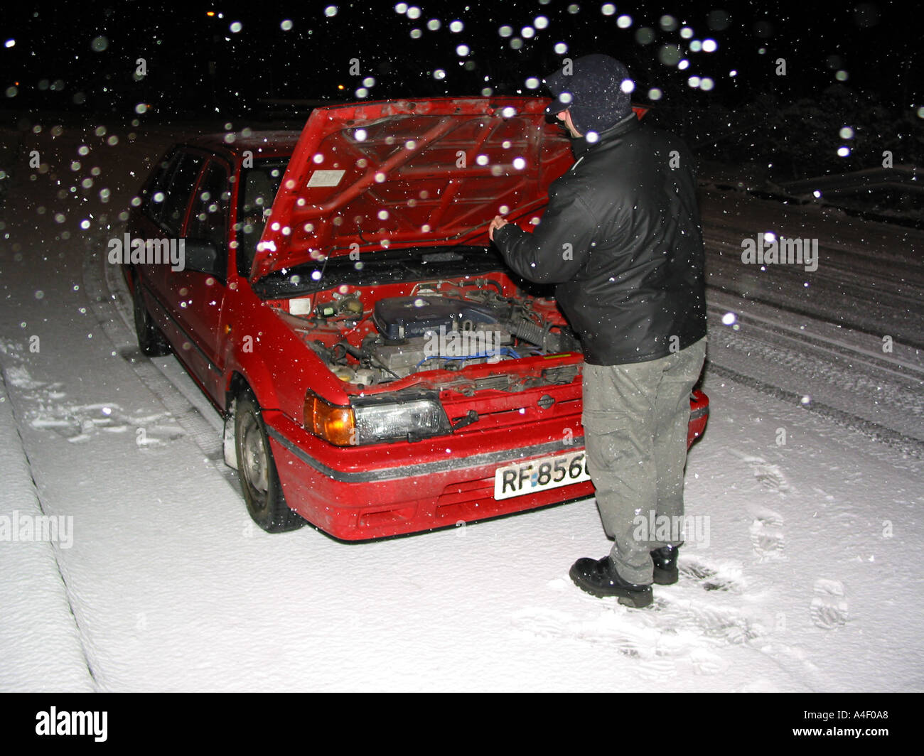 Repair car night hi-res stock photography and images - Alamy