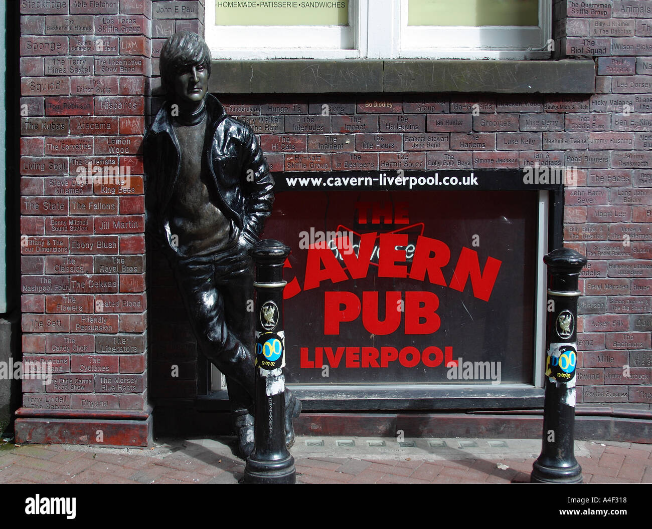 John lennon cavern pub hi-res stock photography and images - Alamy