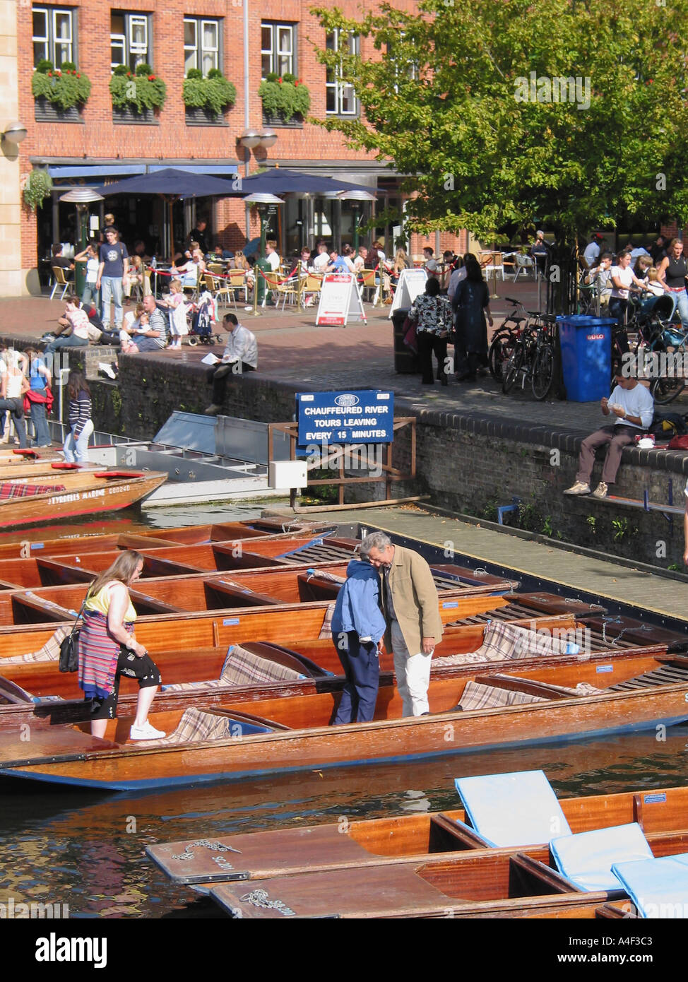 Traditional Punts at Magdalene Bridge Cambridge River Cam ...