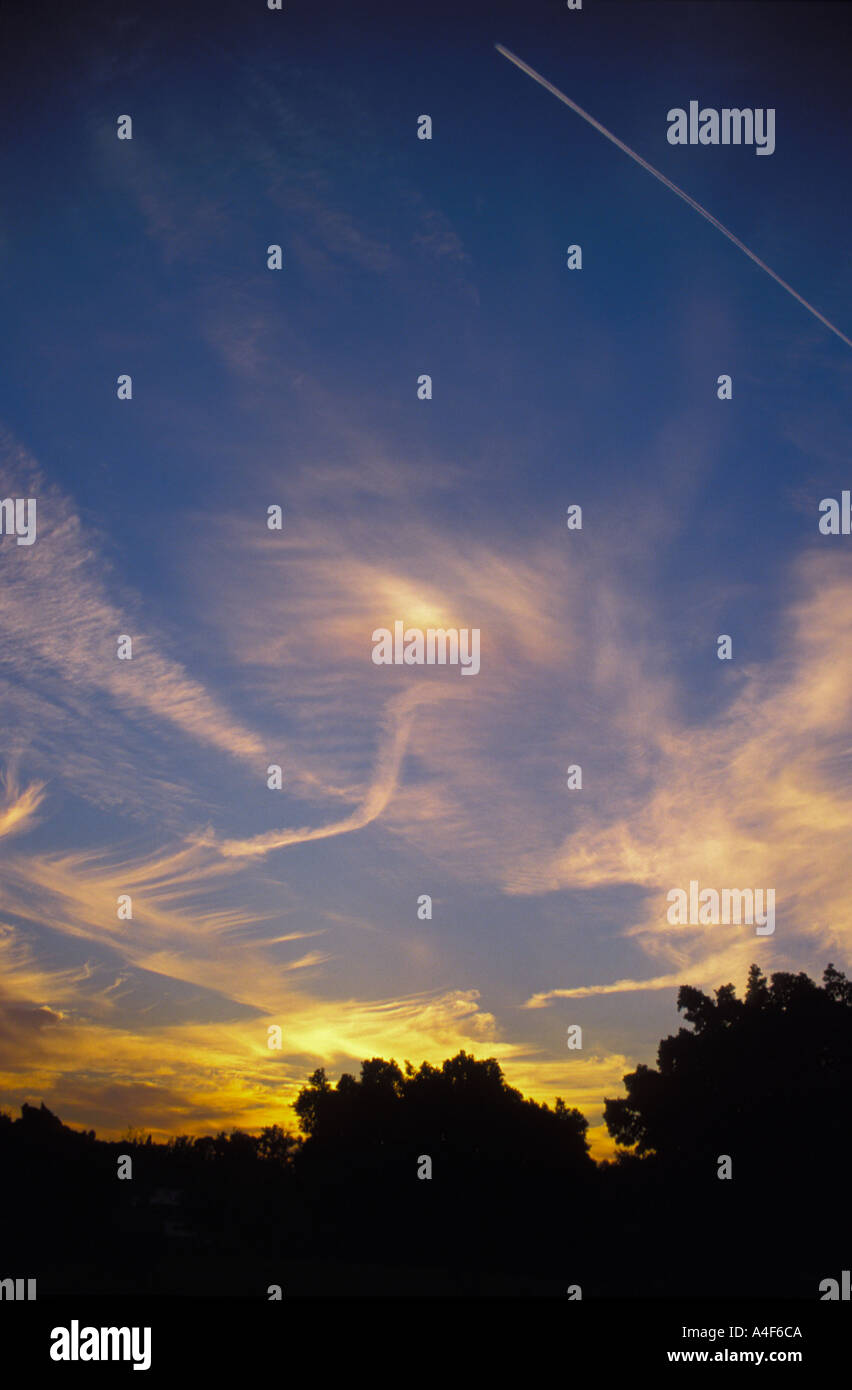 cirrus fibratus sunset sky cloud Stock Photo - Alamy