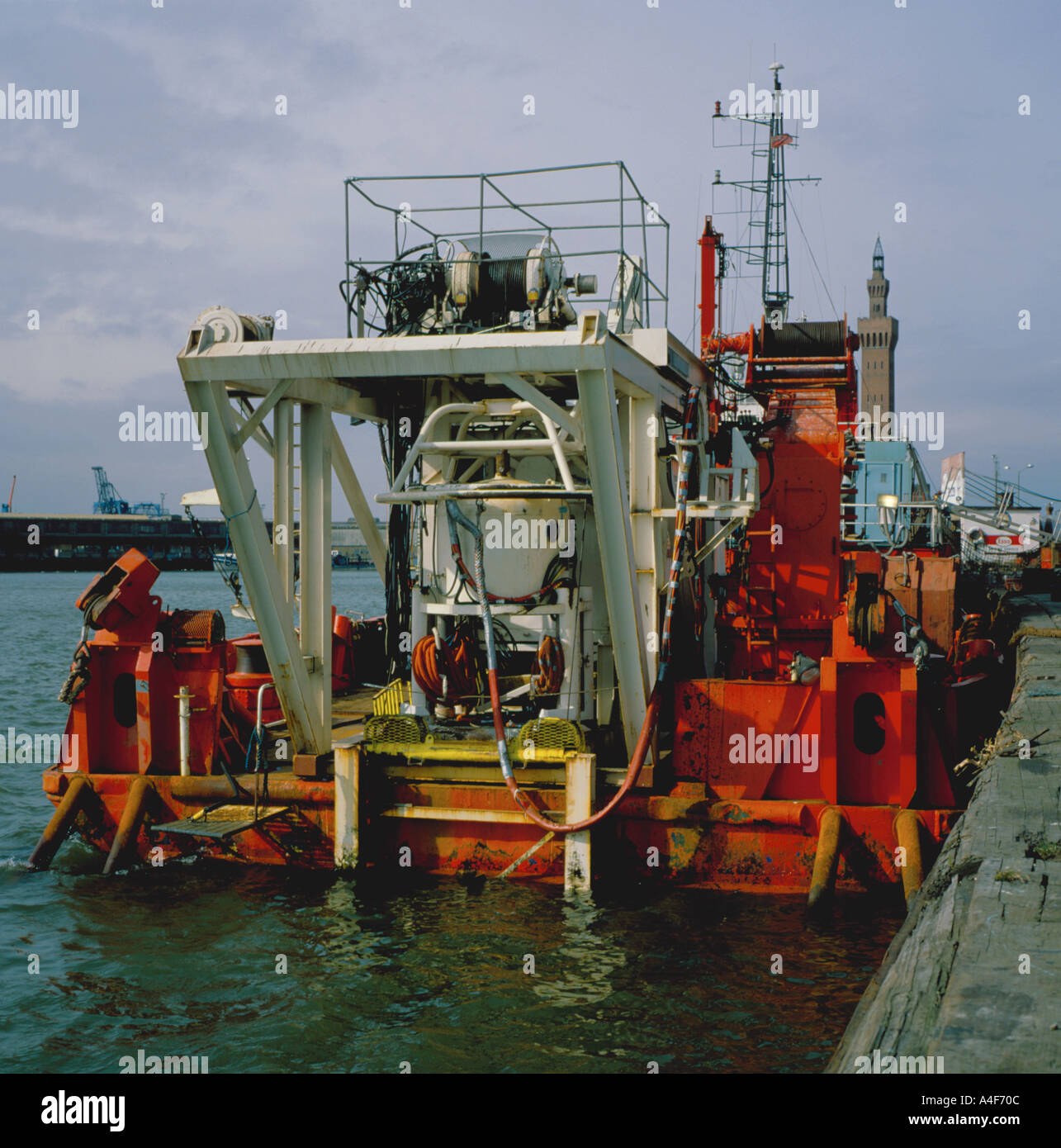 Diving bell hi-res stock photography and images - Alamy