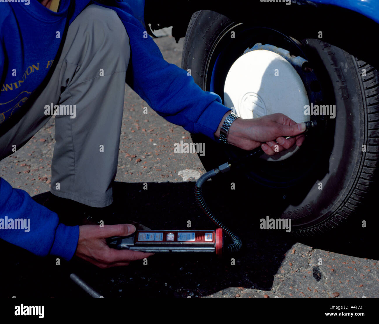 Using an air line to blow up a motor car tyre Stock Photo - Alamy