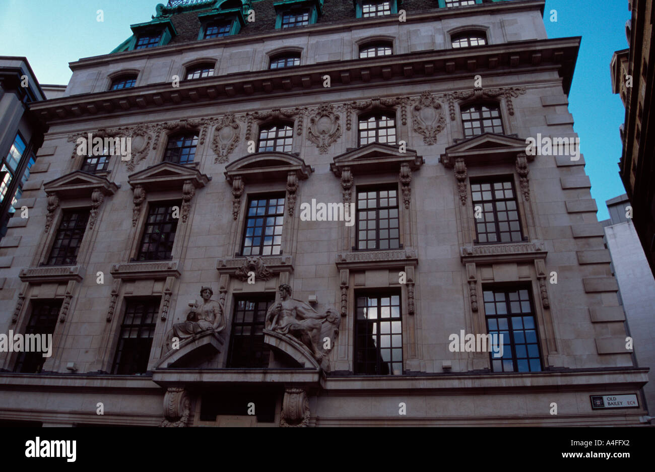 Outside the old bailey in central london hi-res stock photography and ...