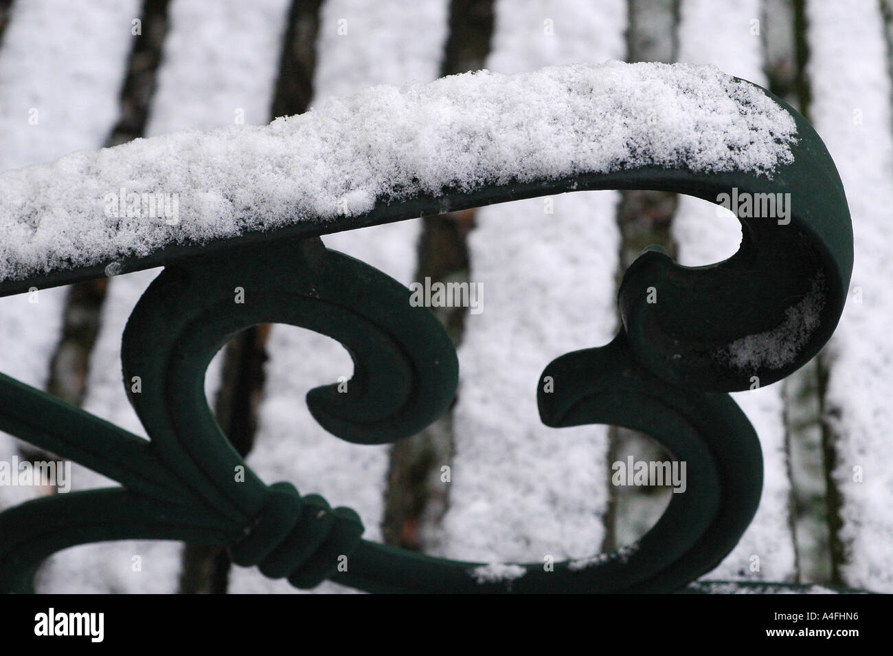 Snow covered bench Stock Photo - Alamy