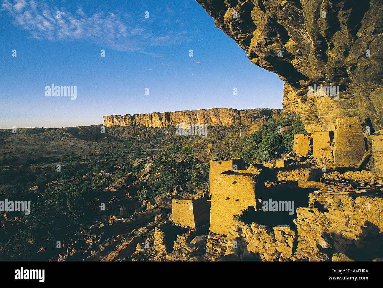 Dogon village cliffs hi-res stock photography and images - Alamy