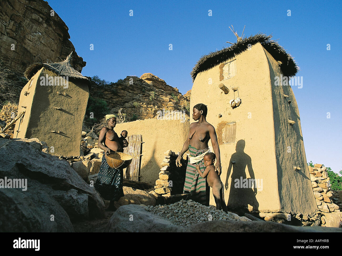 Dogon tribe hi-res stock photography and images - Alamy