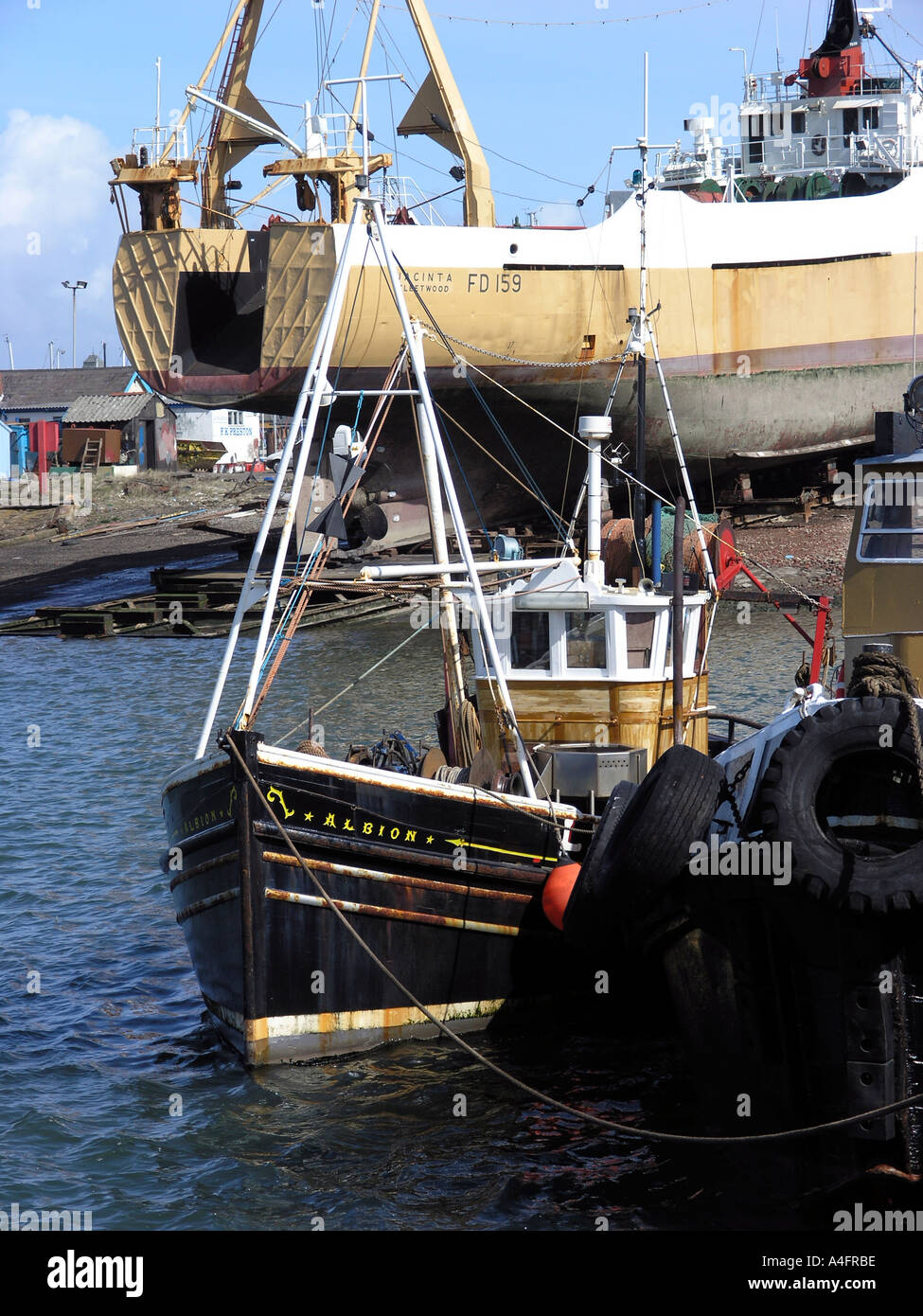 Moored vessels alongside quay in Fleetwood Fish Dock Stock Photo - Alamy