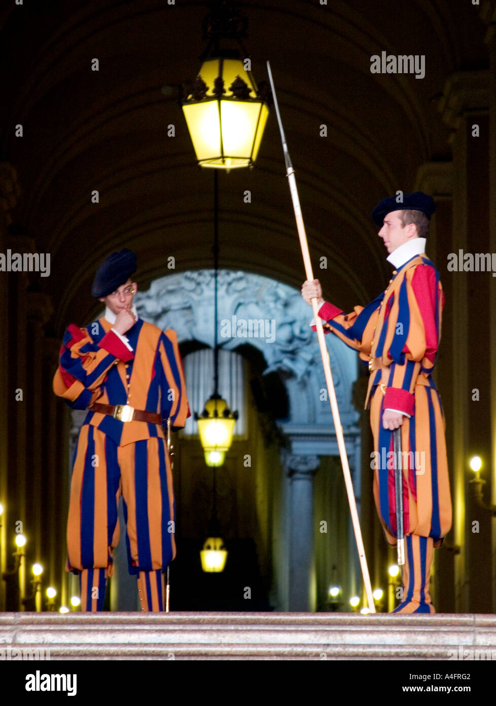 swiss guards at the Vatican, Italy, Rome Stock Photo - Alamy