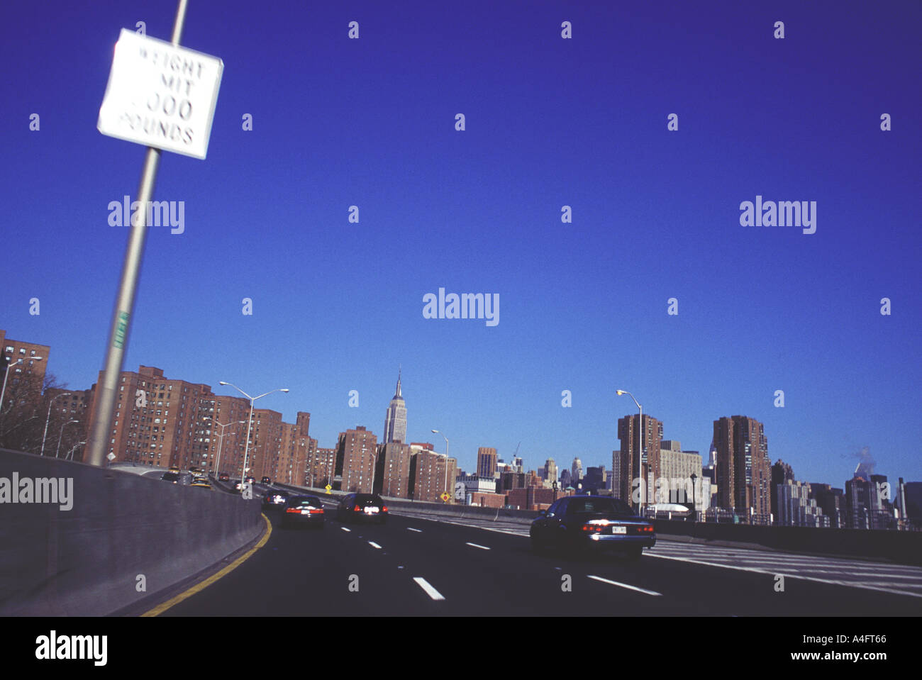 Usa New York FDR highway and Empire State Building Stock Photo - Alamy