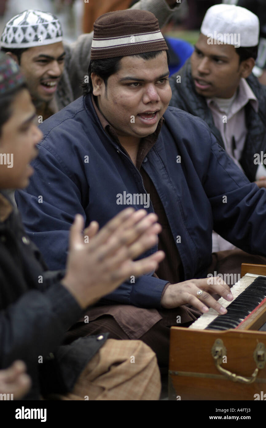 Traditional qawwali harmonium hi-res stock photography and images - Alamy