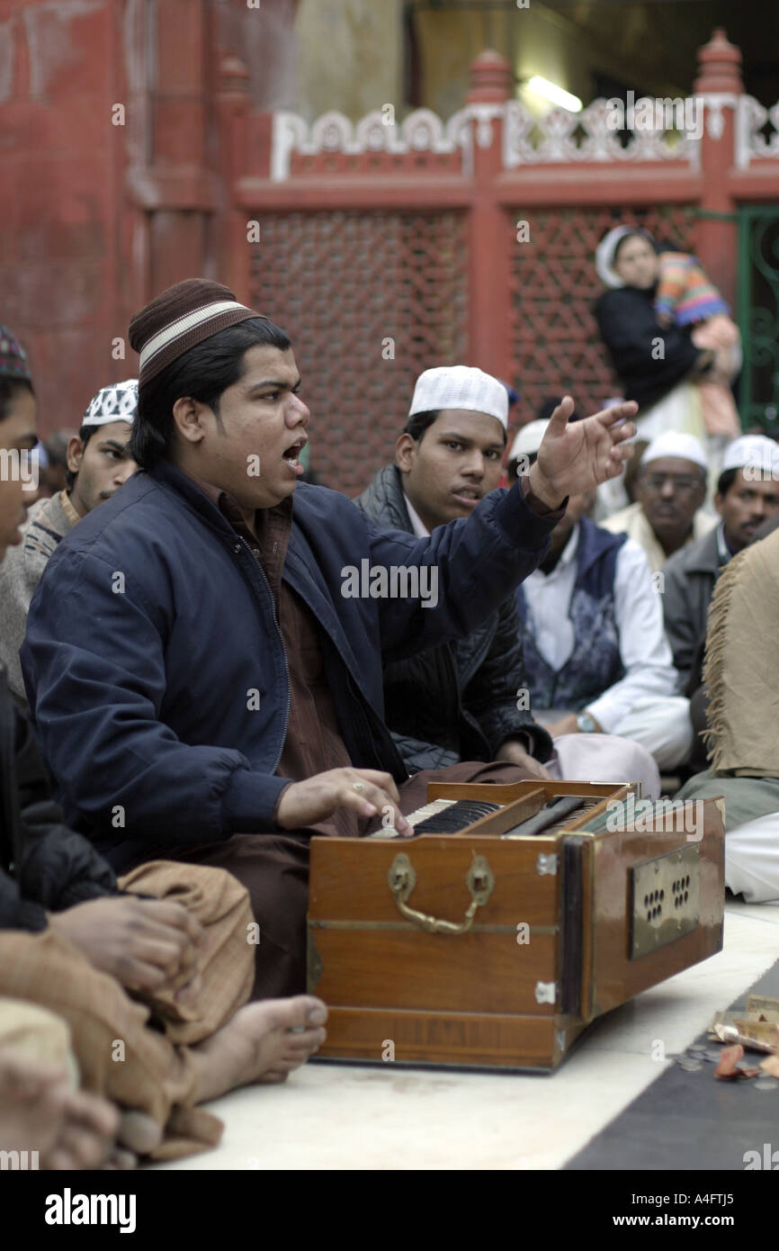 Traditional qawwali harmonium hi-res stock photography and images - Alamy