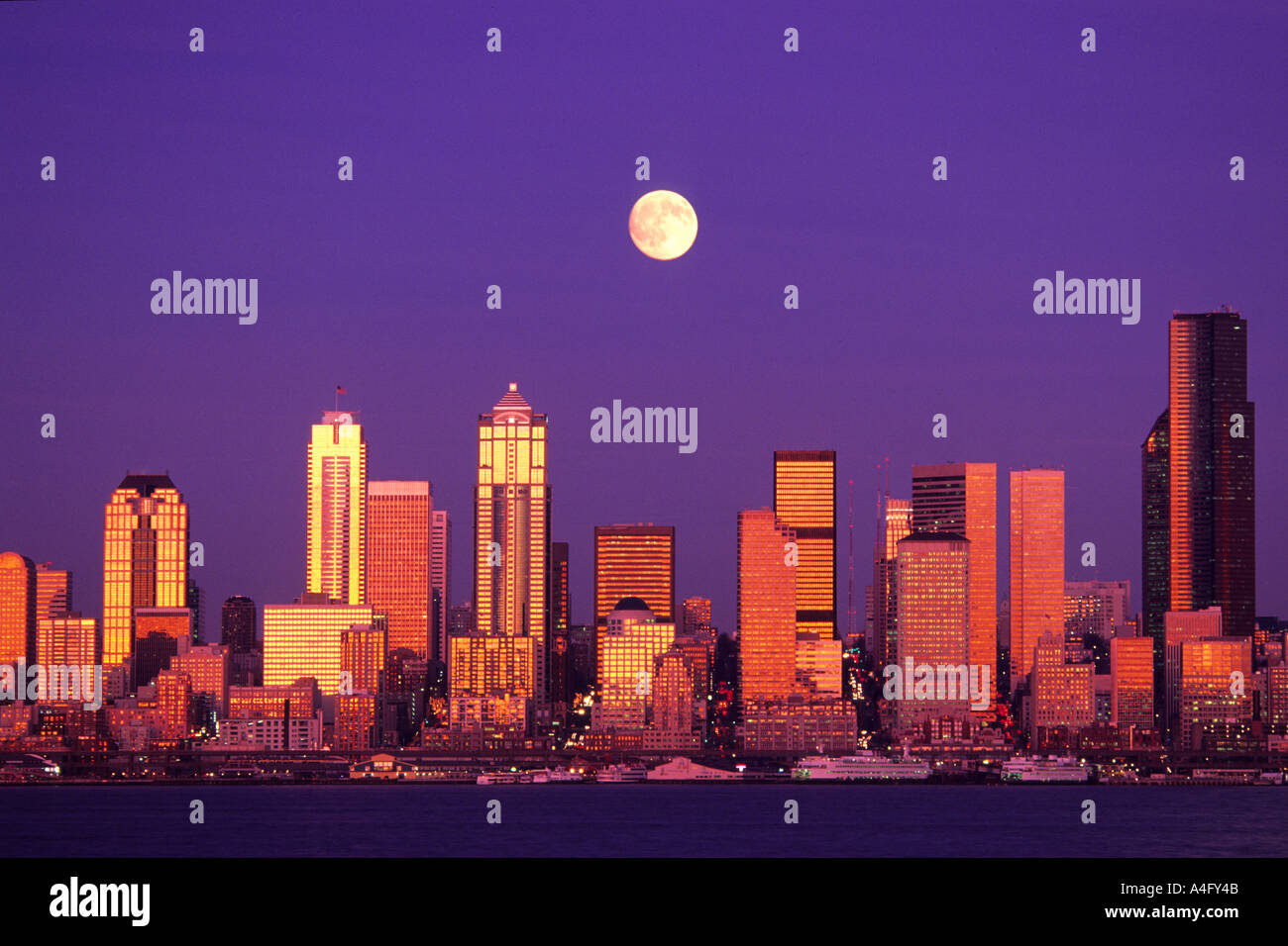 Seattle skyline moonrise hi-res stock photography and images - Alamy