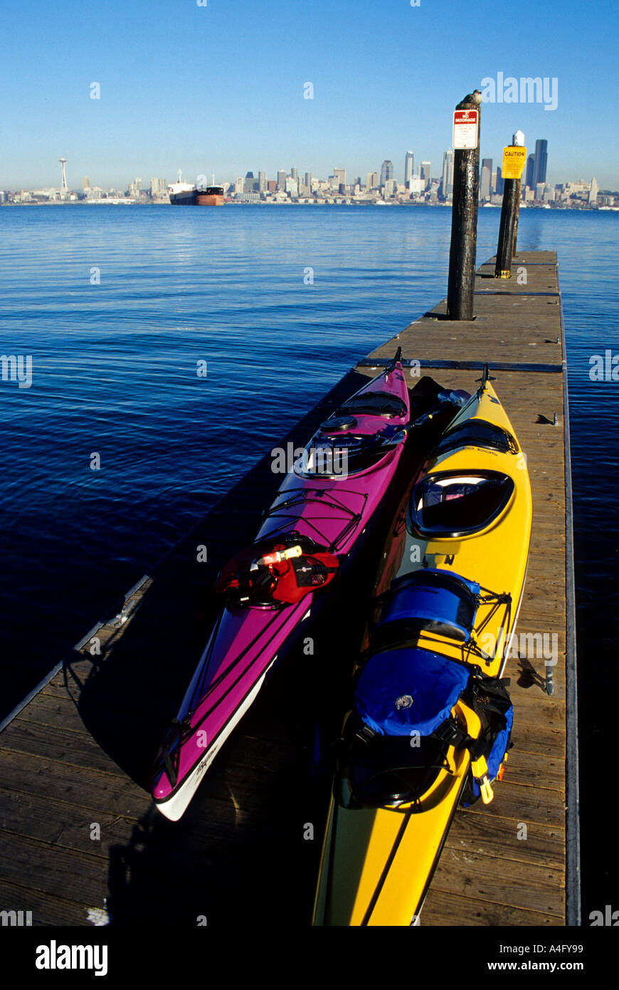 Sea kayaking in Seattle Stock Photo - Alamy