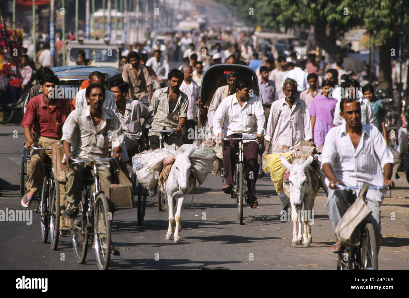 IND India Mumbai rushhour carriers cars and pedestrians jamming the ...