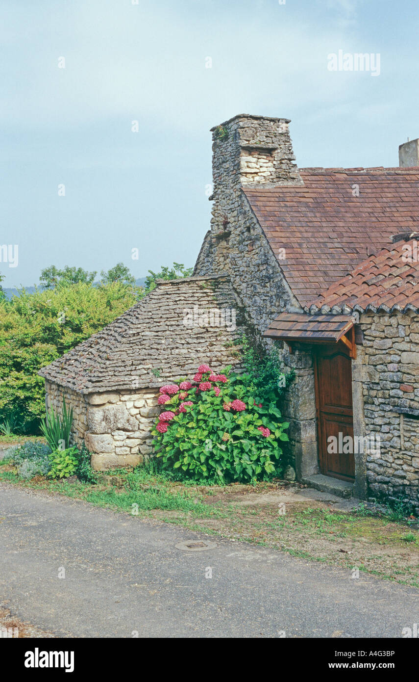 Lauze stone roof hi-res stock photography and images - Alamy