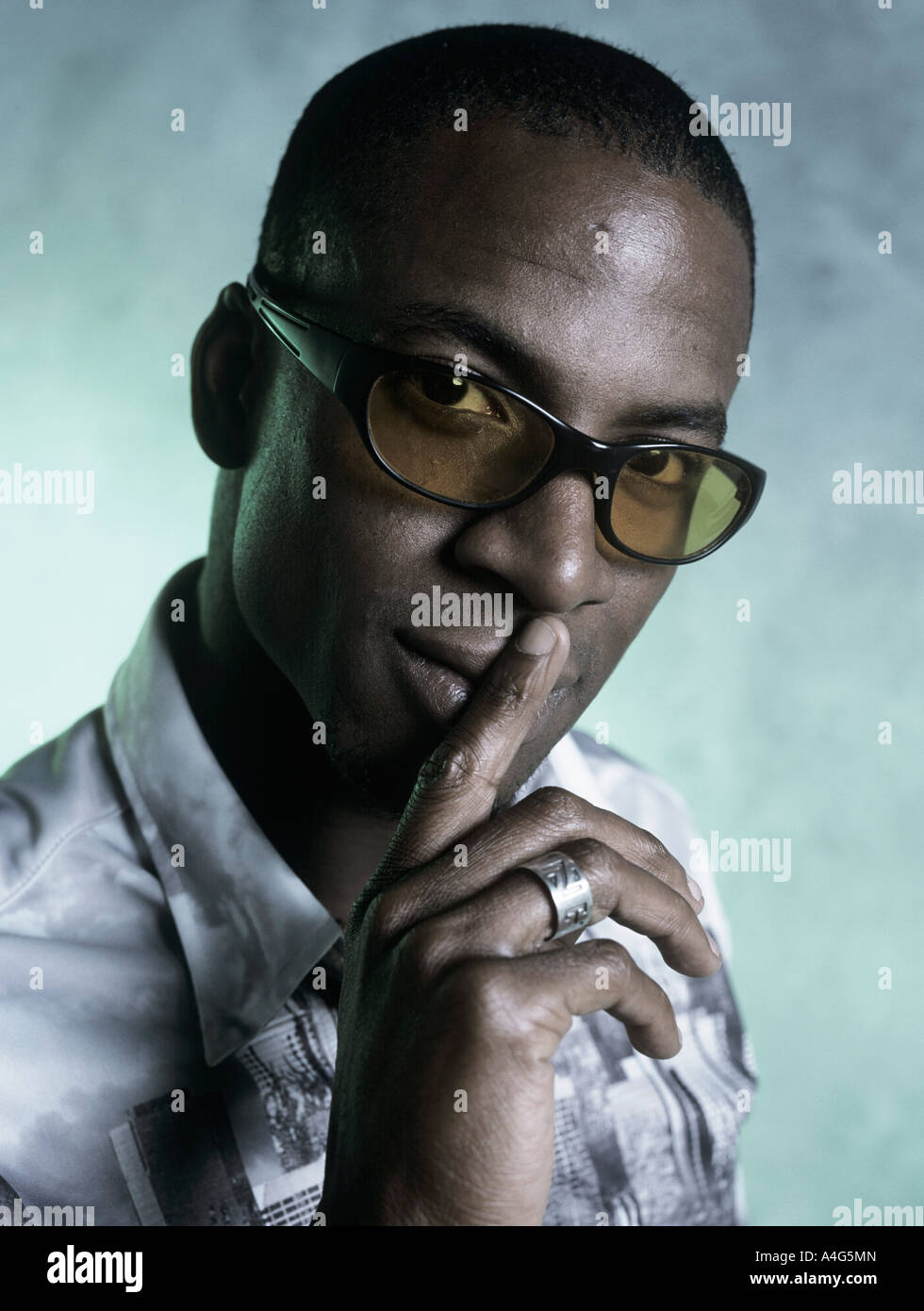 Keep silence please sign hi-res stock photography and images - Alamy