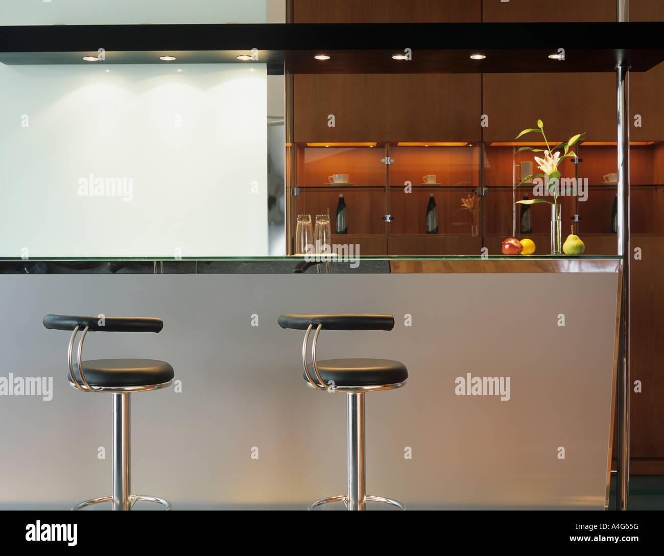 Counter pillars hi-res stock photography and images - Alamy