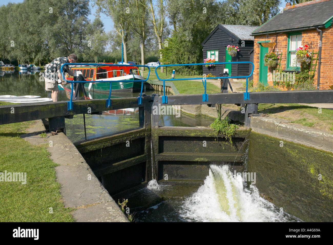 boats at a lock on the river chelmer essex Stock Photo - Alamy